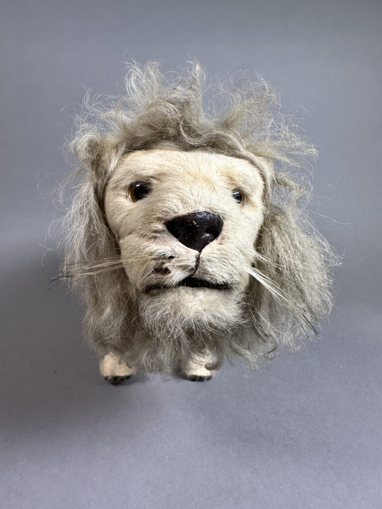 Leaping Lion | The House of Automata